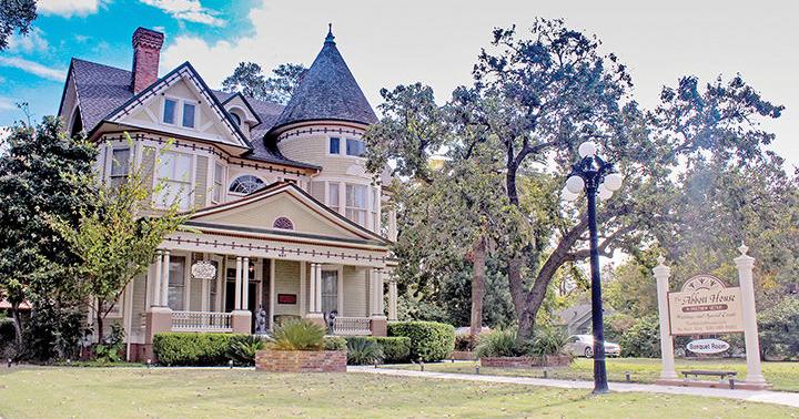 Abbott House among stars of Holiday home tour | News | seguingazette.com