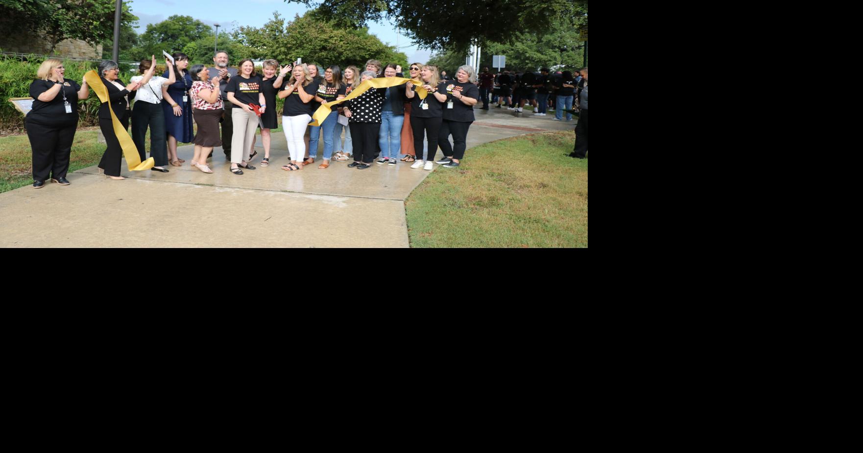 Walking reading initiative kicks off on Seguin trail | News ...