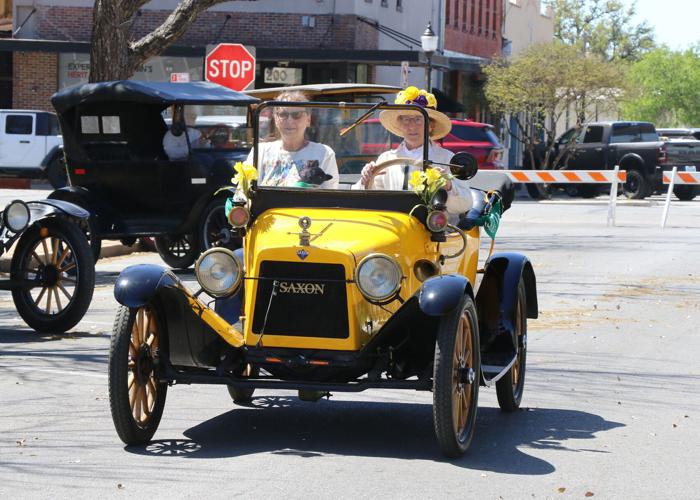 Women stop in Seguin on cross-country trip for equality | News ...
