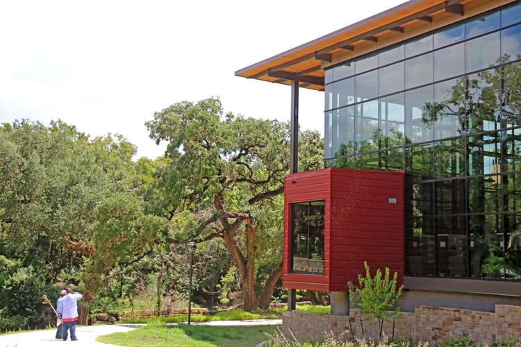 City prepares for opening of new, modern library | News | seguingazette.com