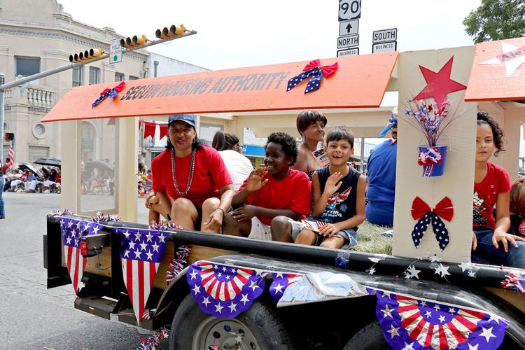 The Biggest Small Town Fourth of July Parade 2018 | Photo Galleries ...