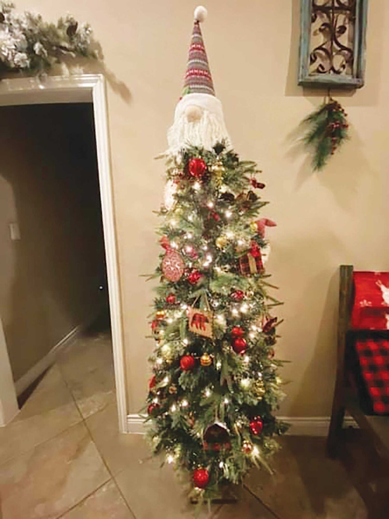 Local first responder ignites the Christmas spirit with holiday decor ...