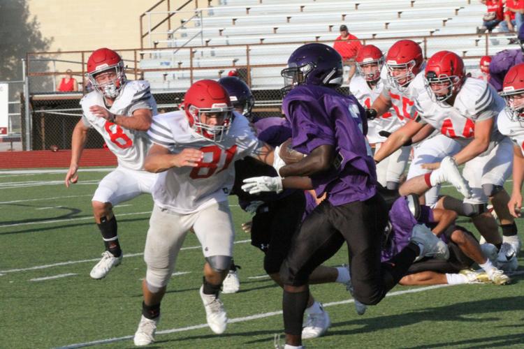 Navarro battles Billies to open season | Sports | seguingazette.com