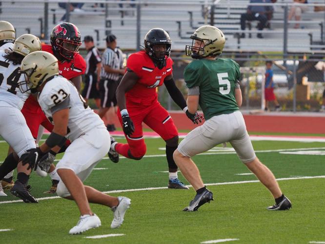 Matador football scrimmages Mustangs | Sports | seguingazette.com