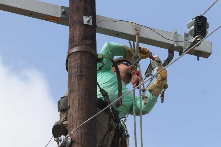 City employees compete at state linemen contest | News | seguingazette.com