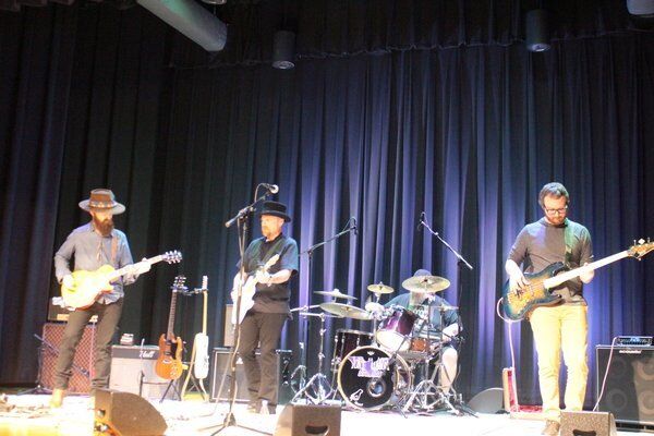 Sean Whiting performs at library | Local News | sentinel-echo.com