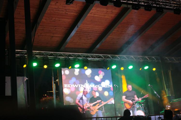 Town Center's '90s concert draws large crowd | Community | sentinel ...