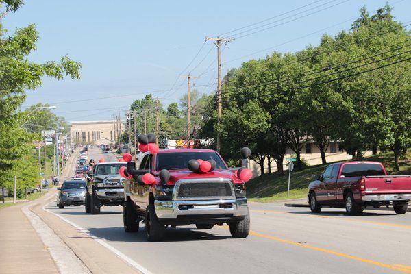 Cardinal Class of 2020 flying high in parade | Local News | sentinel ...