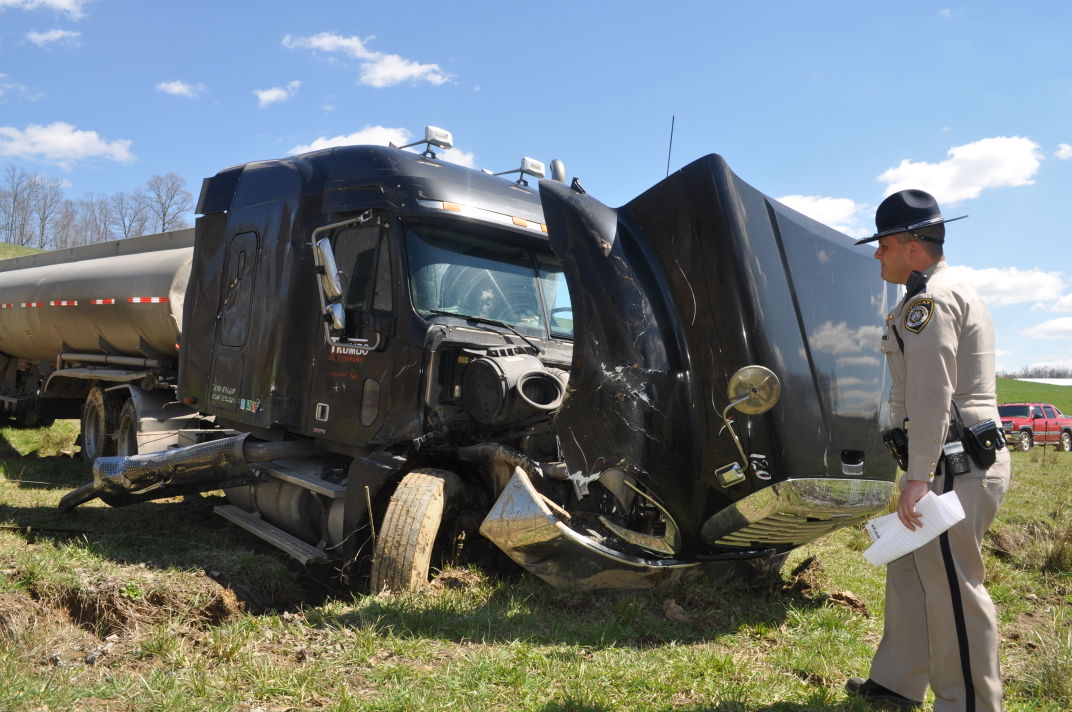 Trucker escapes serious injury in Parkway wreck | News | sentinel-echo.com