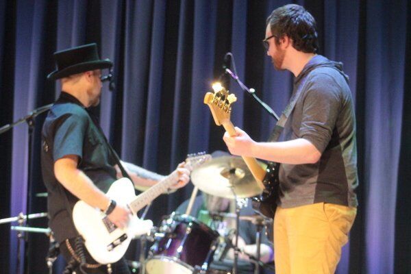 Sean Whiting performs at library | Local News | sentinel-echo.com