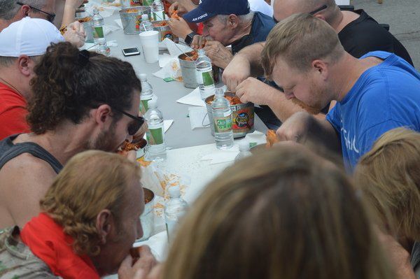 Hot Wing Eating Contest challenges contestants at World Chicken ...