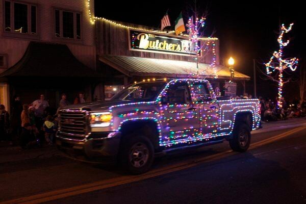 Christmas Parade brings out large crowds, participants | Local News ...