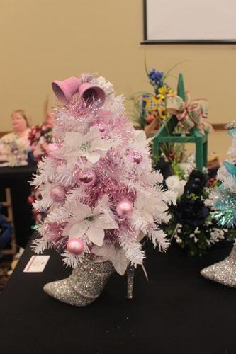 Craft show brings out large crowd; Vendors report successful sales ...