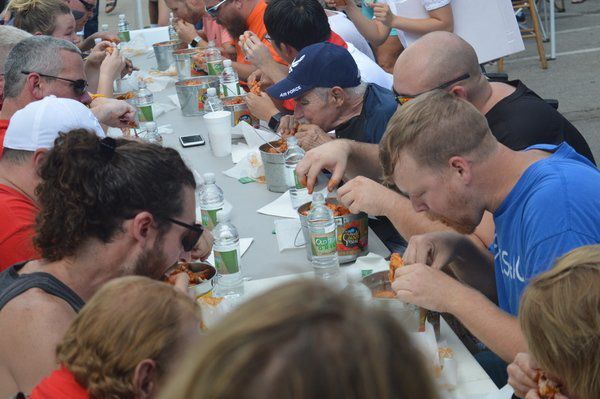 Hot Wing Eating Contest challenges contestants at World Chicken ...