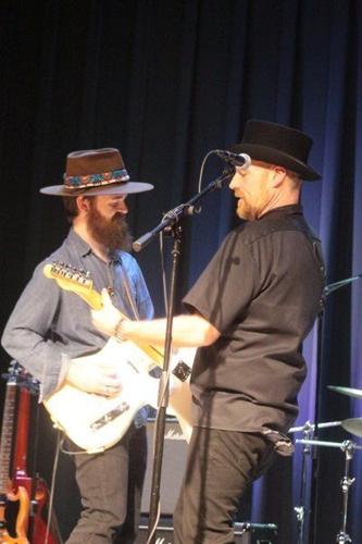 Sean Whiting performs at library | Local News | sentinel-echo.com