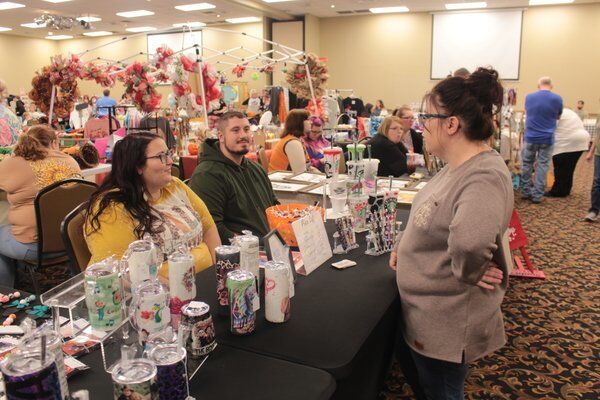 Craft show brings out large crowd; Vendors report successful sales ...