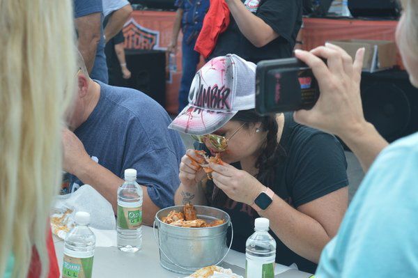 Hot Wing Eating Contest challenges contestants at World Chicken ...