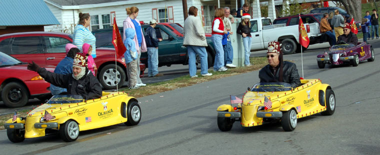 Hundreds attend East Bernstadt parade | News | sentinel-echo.com