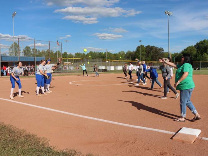 North Laurel Softball marks 30 years by honoring first team in school ...