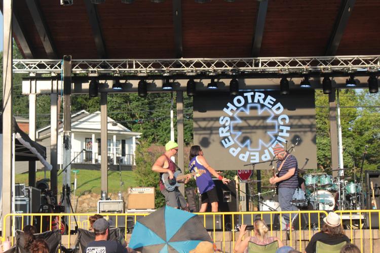 Town Center's '90s concert draws large crowd | Community | sentinel ...