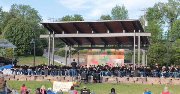 SLHS band plays in Town Center | Local News | sentinel-echo.com