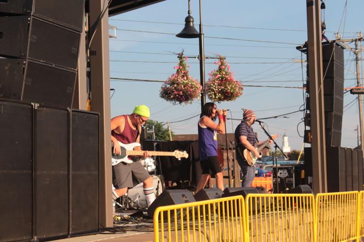 Town Center's '90s concert draws large crowd | Community | sentinel ...