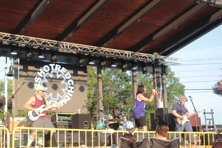 Town Center's '90s concert draws large crowd | Community | sentinel ...