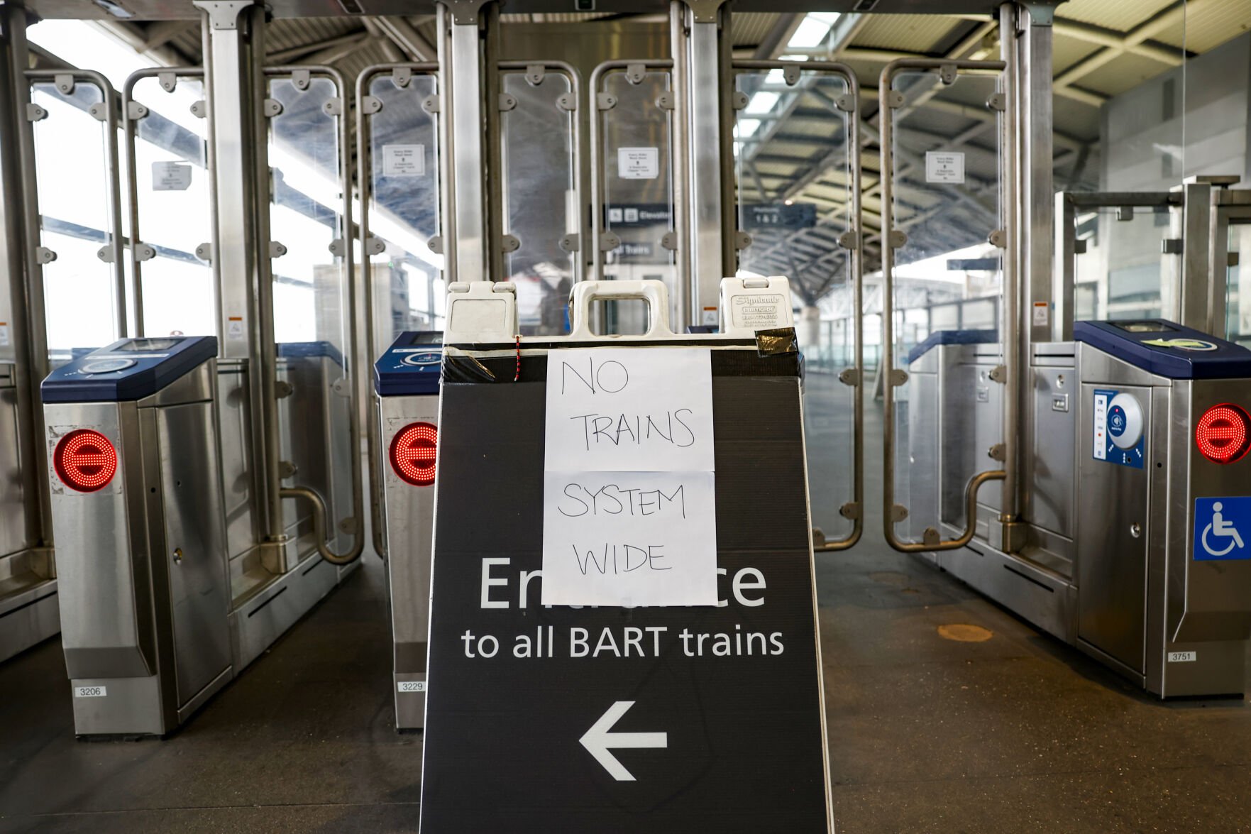BART resumes service after multihour outage | Transit | sfexaminer.com