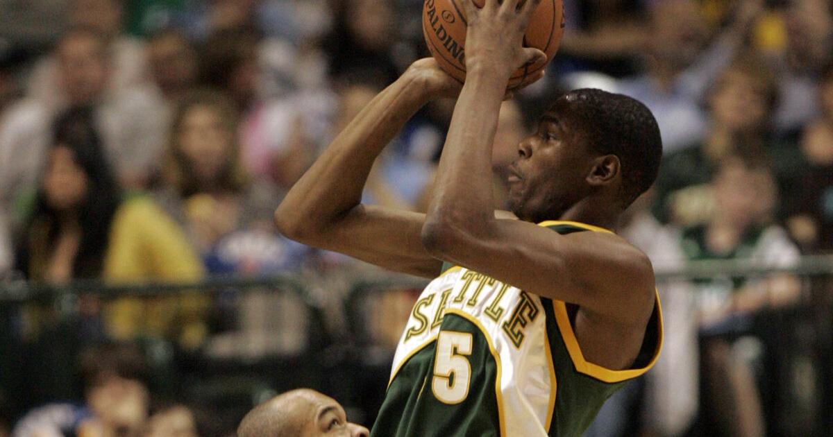 Kevin Durant’s return to Seattle plays to sold-out crowd in Warriors ...