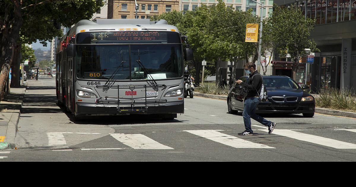 Muni bus hits, injures cyclist | San Francisco News | sfexaminer.com