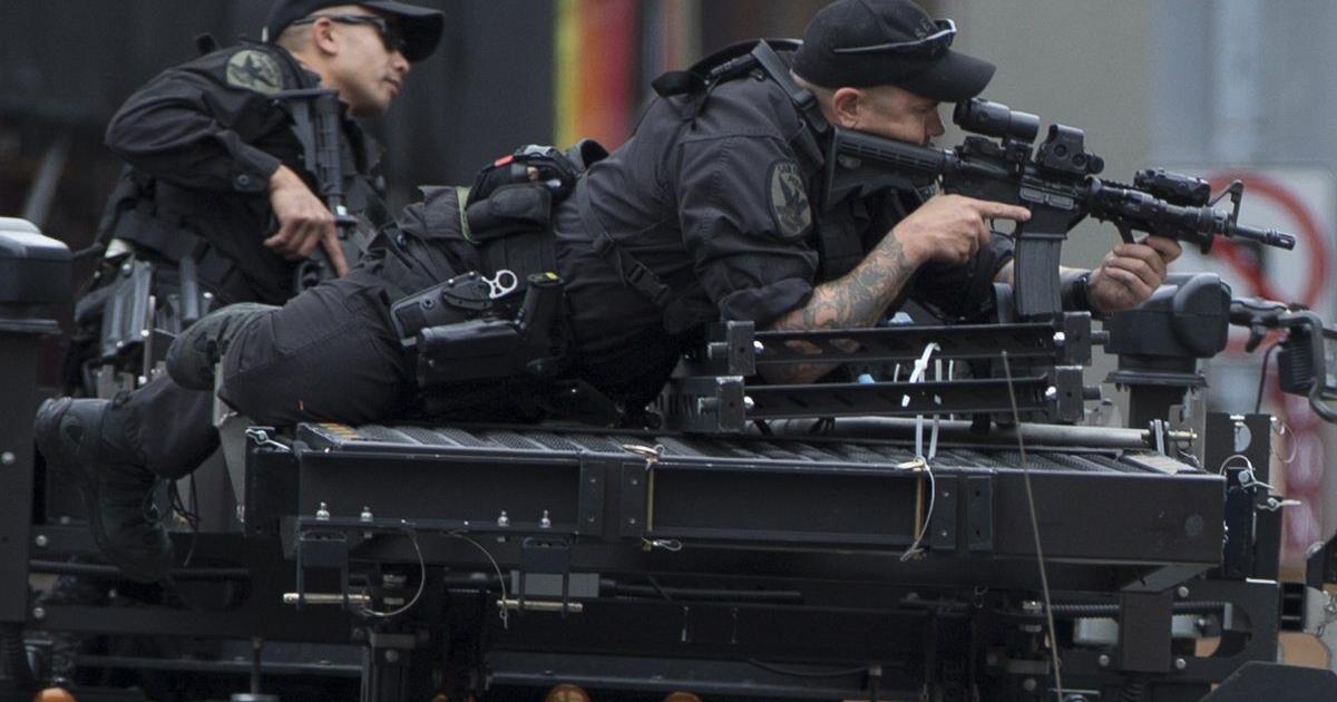 SFPD standoff near Market and Jones streets | Photo Galleries ...