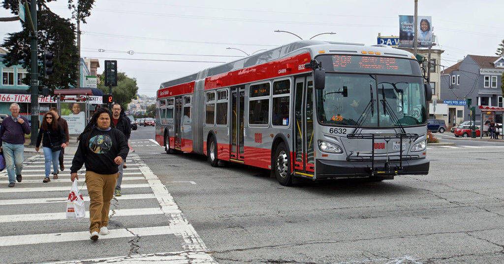 Muni bus involved in morning crash | San Francisco News | sfexaminer.com