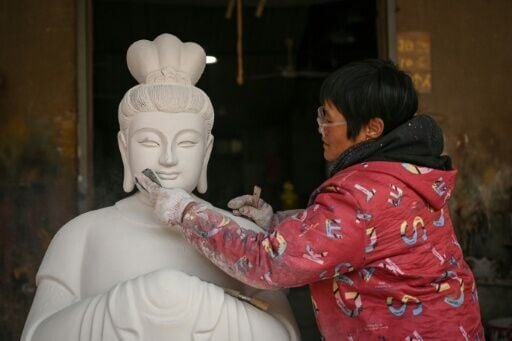 China's Buddha artisans carve out a living from dying trade | National ...