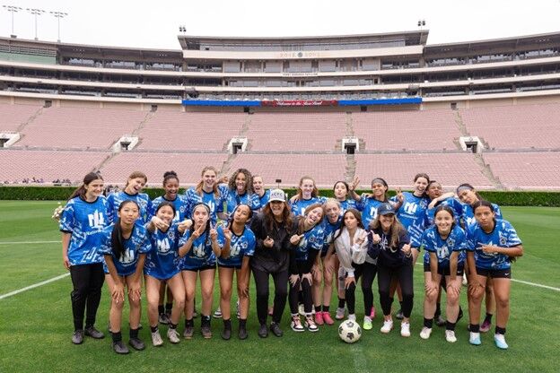 US Women’s Soccer Stars Rally with 16-year-old Player Battling Cancer ...