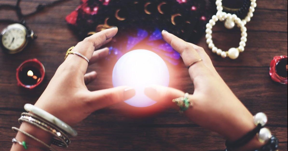 A Guide to Crystal Ball Readings: How to Read Crystal Balls and Get a ...