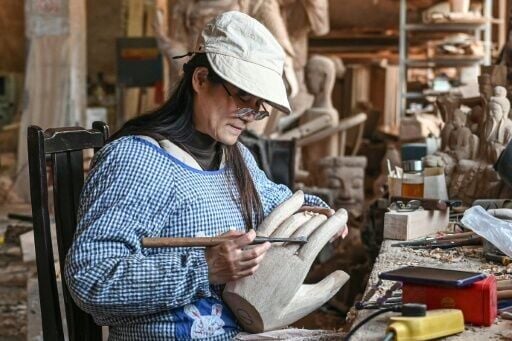 China's Buddha artisans carve out a living from dying trade | National ...