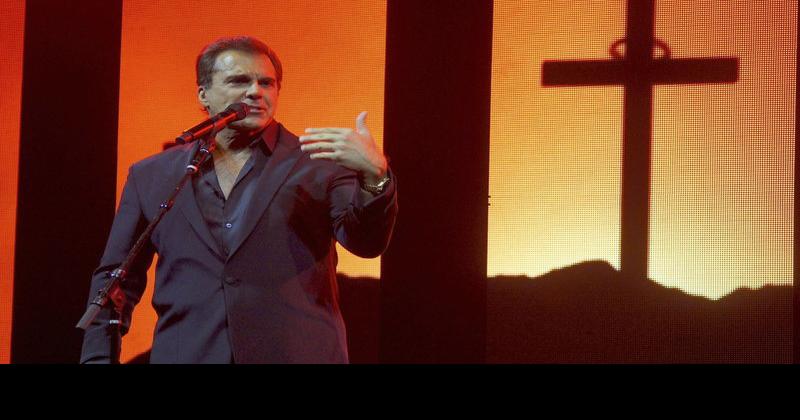 Hundreds come to hear singer Carman | Faith | sharonherald.com