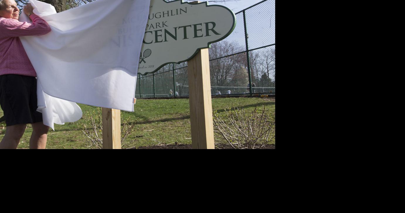Sue McLaughlin gets her sign | Local News | sharonherald.com