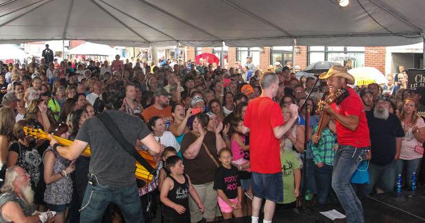 Higbee performs for packed crowd at Rockin' on the Rails | Local News ...