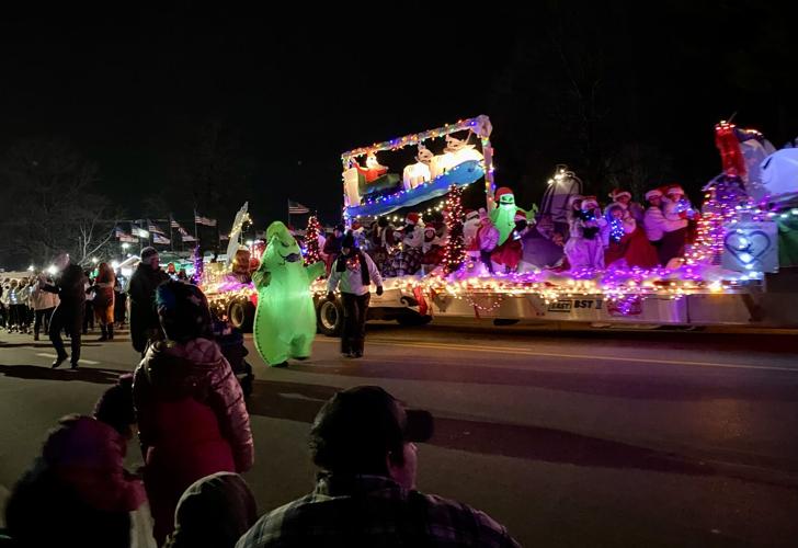 Crowds brave cold for candy, Claus, Christmas cheer | News ...