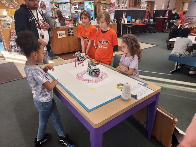 OUTLOOK 2023: Sharon Tiger Techs Teams donate robot to Farrell library ...