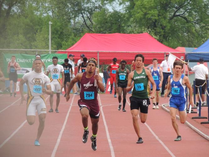 Hounds experience highs and lows at Districts 3 Championships | Local ...