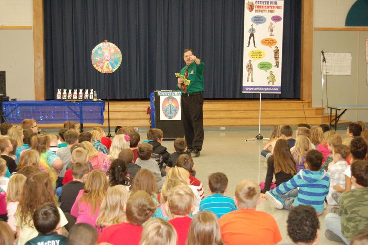 Officer Phil teaches children to stay safe | Local News | shipnc.com