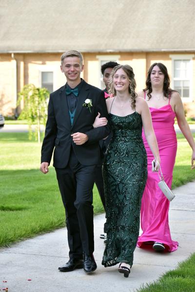 Big Spring students rock 80s Broadway themed Prom | Valley Times Star ...