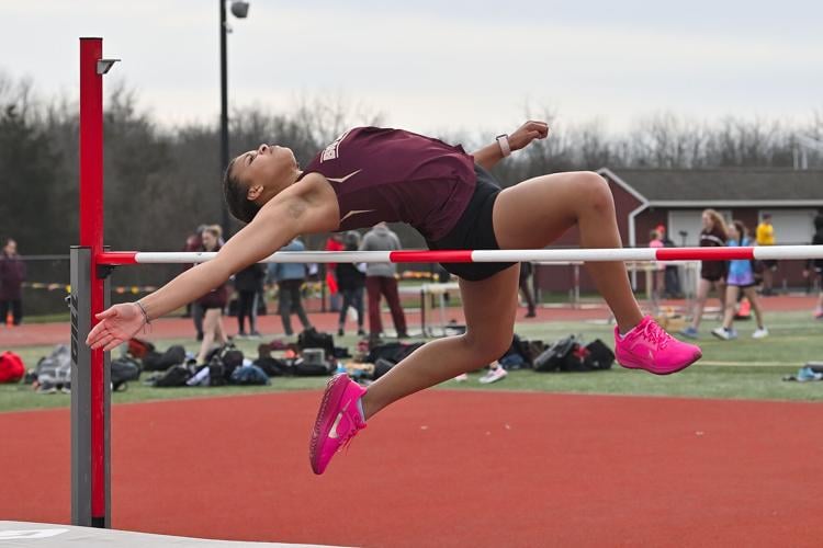 Bulldog Track Drops Meet to Gettysburg | Valley Times Star | shipnc.com