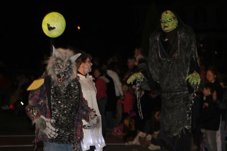 Newville rings in Halloween Night with ghoulish parade | Vts News ...