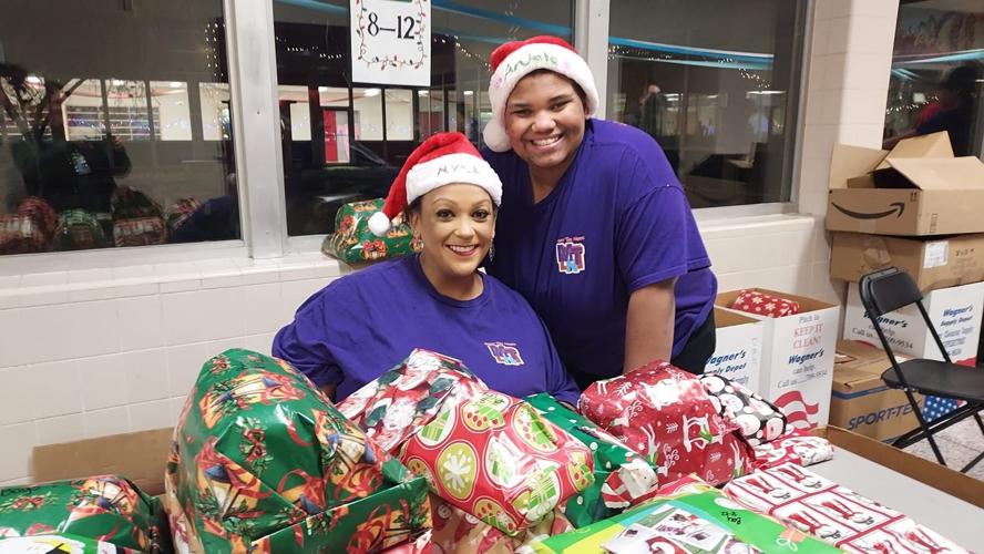 Making Spirits Bright-Community Christmas Party serves nearly 500 ...