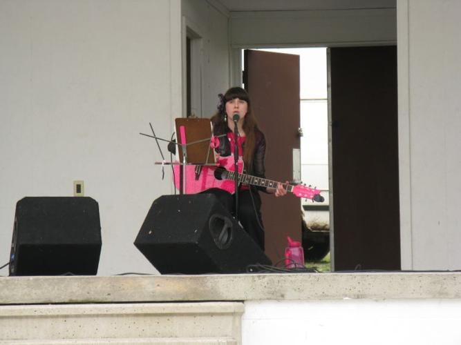 Sun shines through at Solstice Arts Festival | Local News | shipnc.com