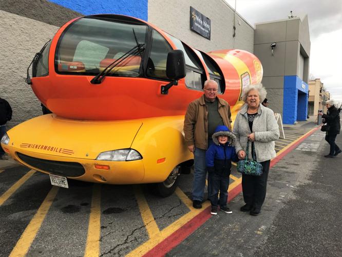 ‘I wish I were an Oscar Mayer wiener!’ Wienermobile stops at ...