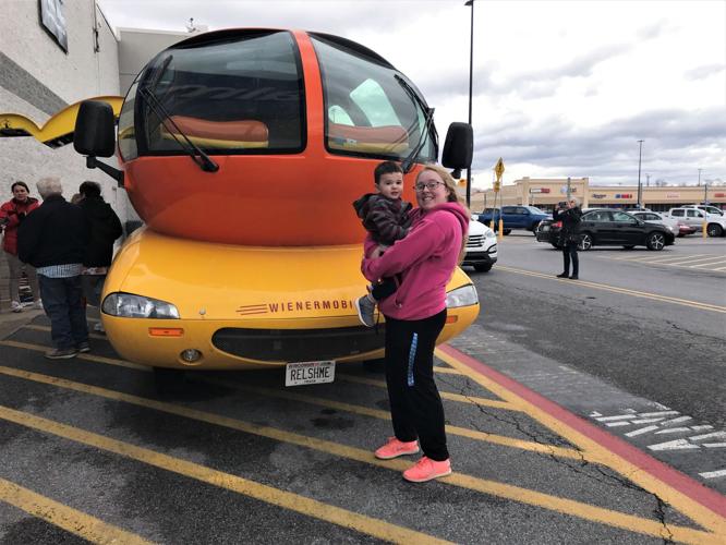 ‘I wish I were an Oscar Mayer wiener!’ Wienermobile stops at ...